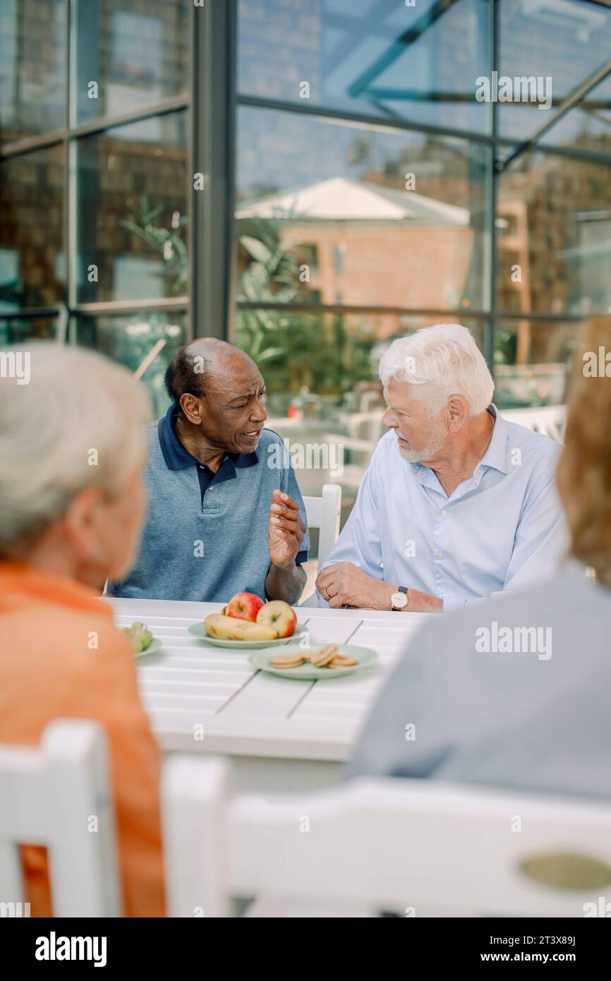 70 years men talking hi-res stock photography and images - Alamy