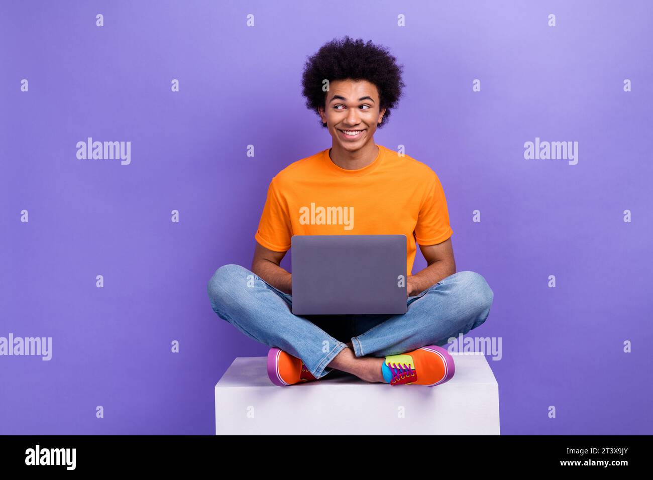 Full body photo of sitting platform guy with laptop interested watch ...