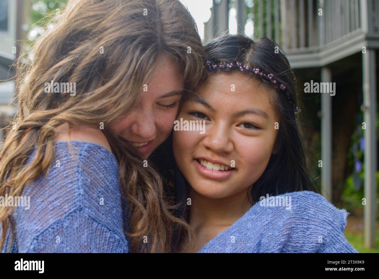 Portrait two friends posing hi-res stock photography and images - Alamy