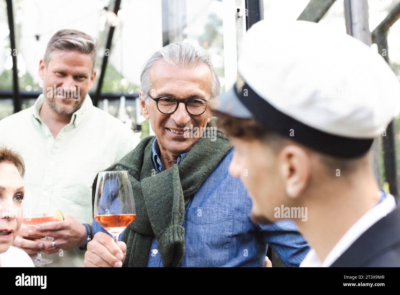 Family friends day out hi-res stock photography and images - Alamy