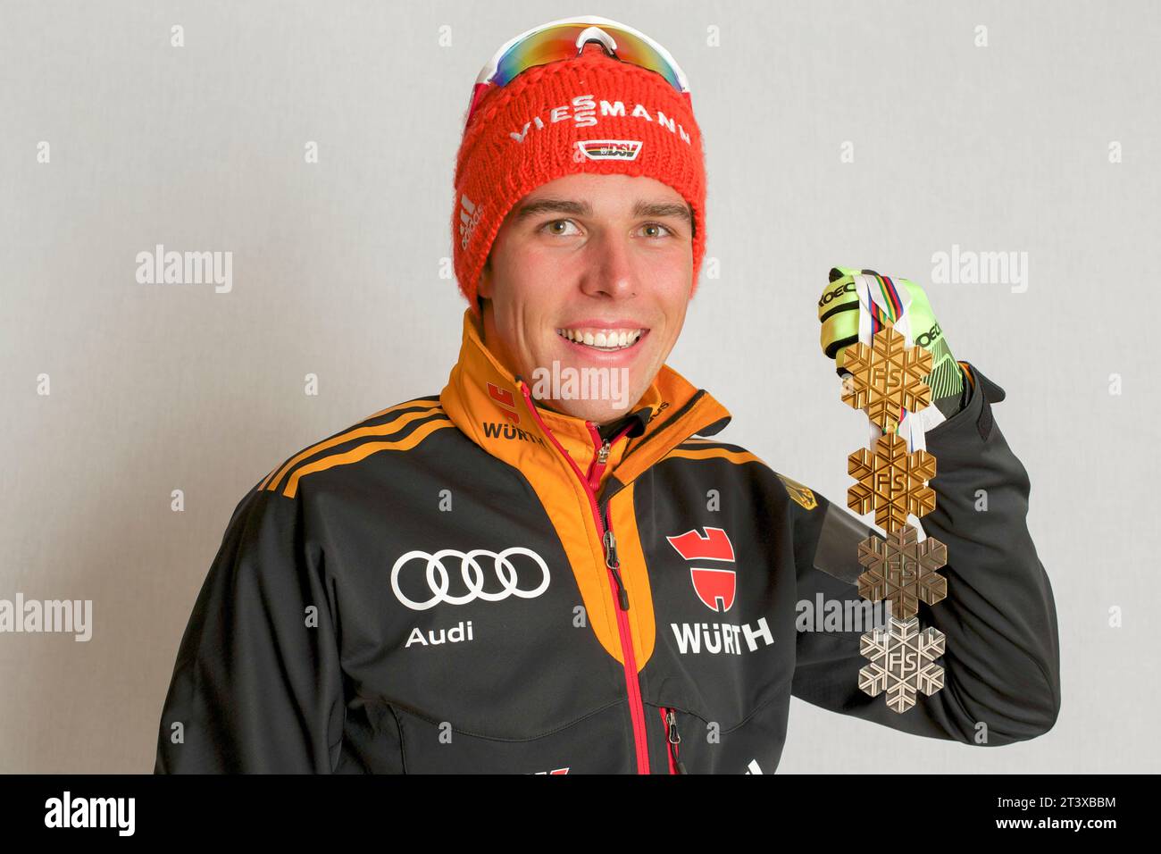 Johannes Rydzek mit 2 Gold Medaillen, einer Silbermedaille und einer ...
