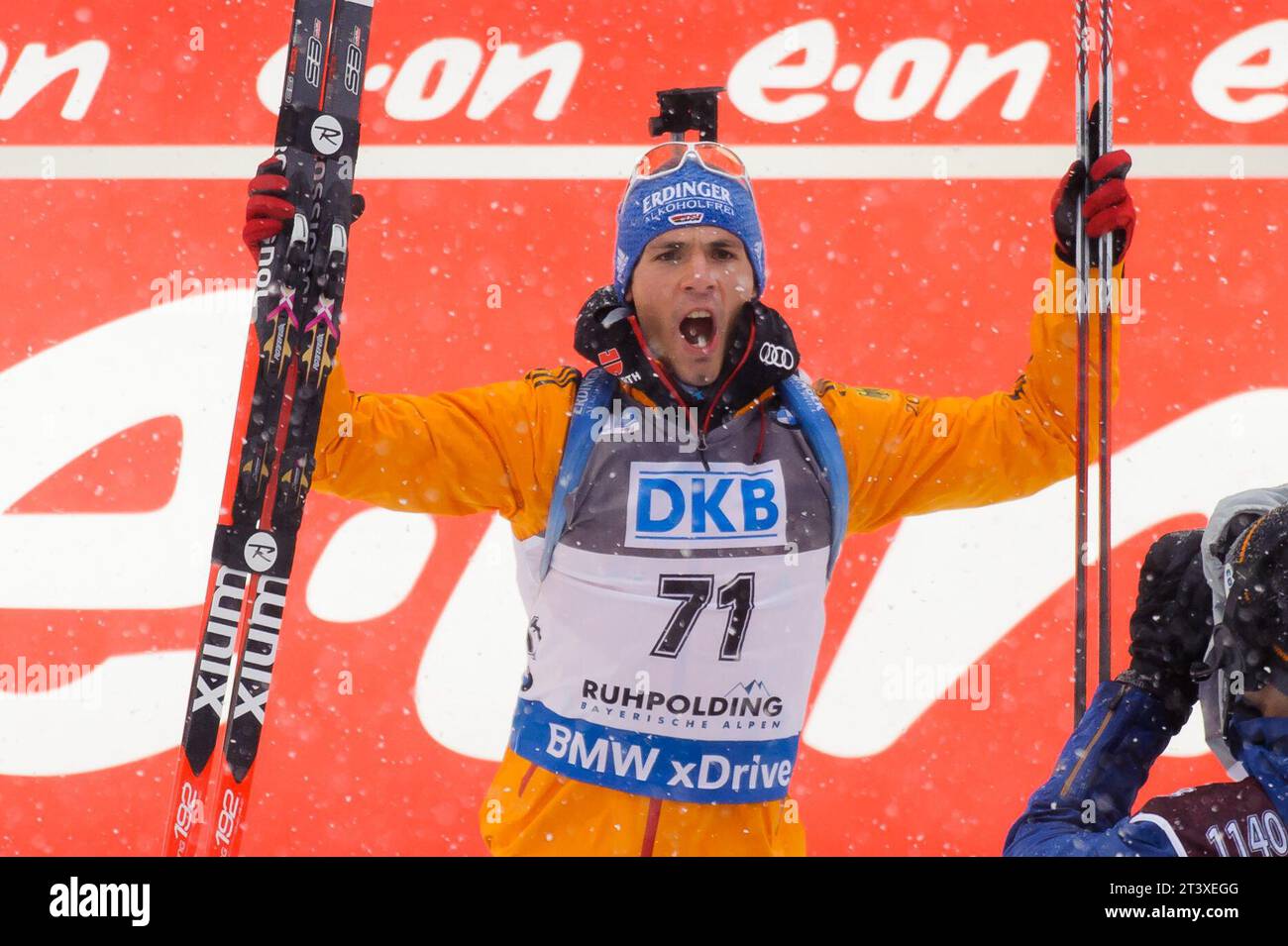 Simon Schempp bei Siegerehrung Biathlon Welt Cup 10 KM Sprint der ...