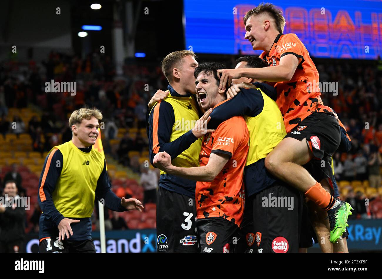 Brisbane, Australia. 27th Oct, 2023. Henry Hore (centre) of the Roar ...