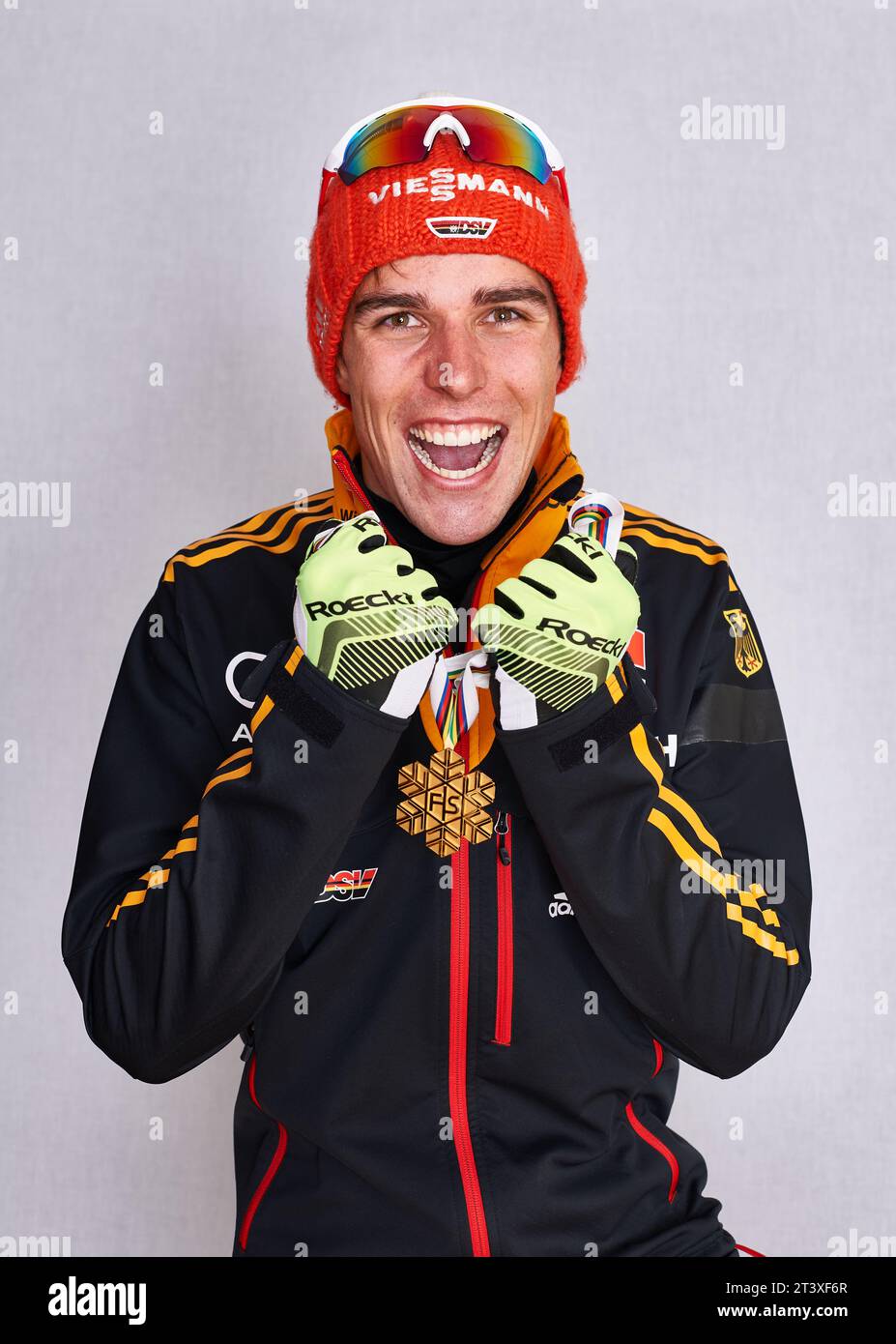Weltmeister Johannes Rydzek mit Goldmedaille FIS NORDIC WORLD SKI ...