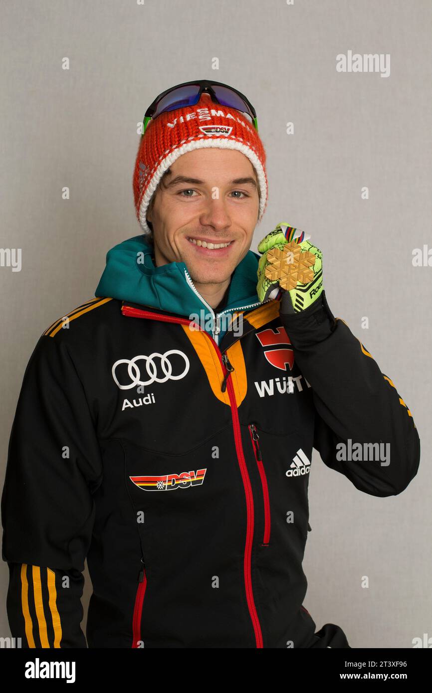 Gold im Team Wettbewerb der Nordischen Kombination Fabian Riesele ...