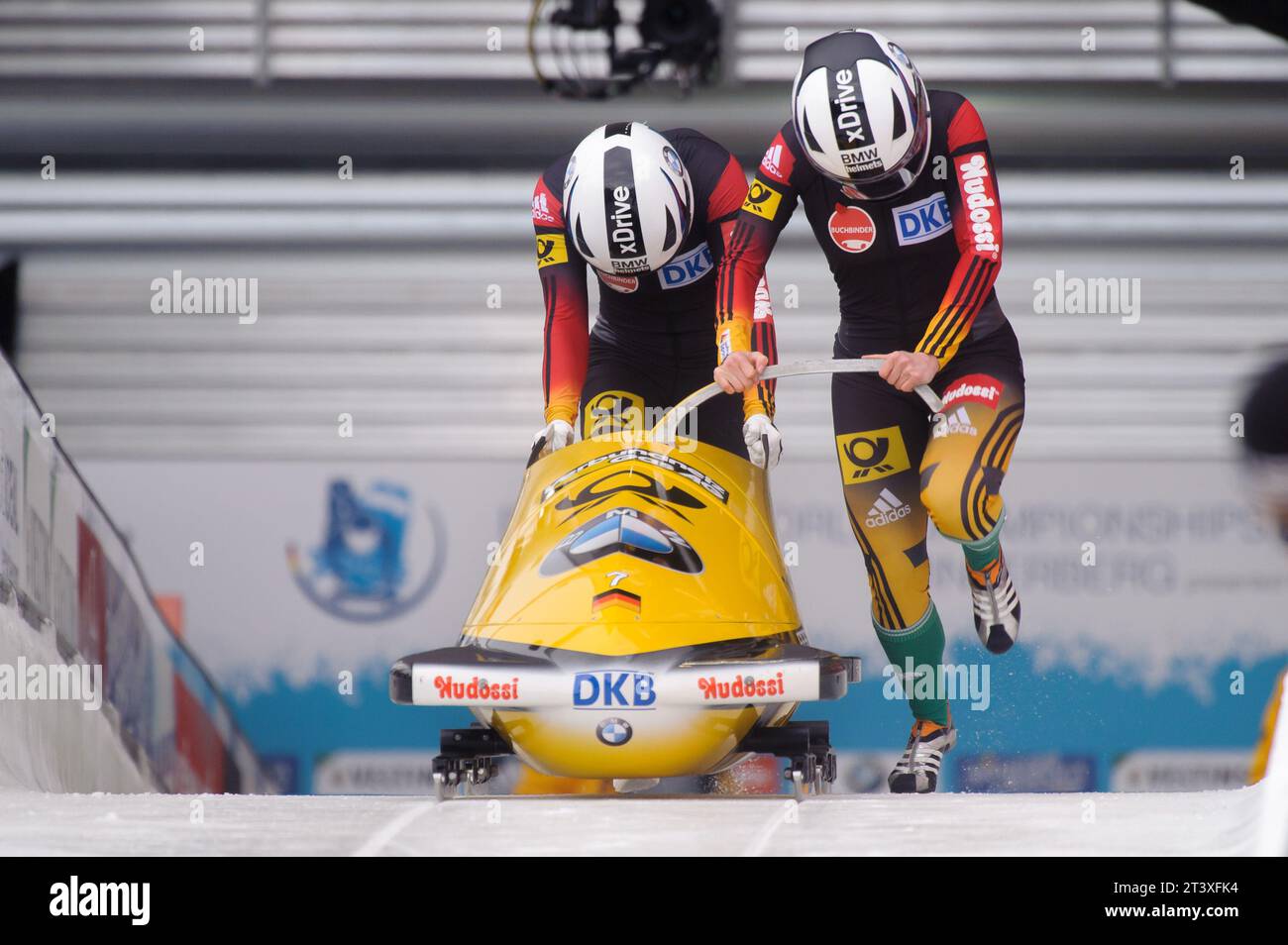Miriam Wagner und Lisa Marie Buckwitz 2er Bob BMW FIBT World ...
