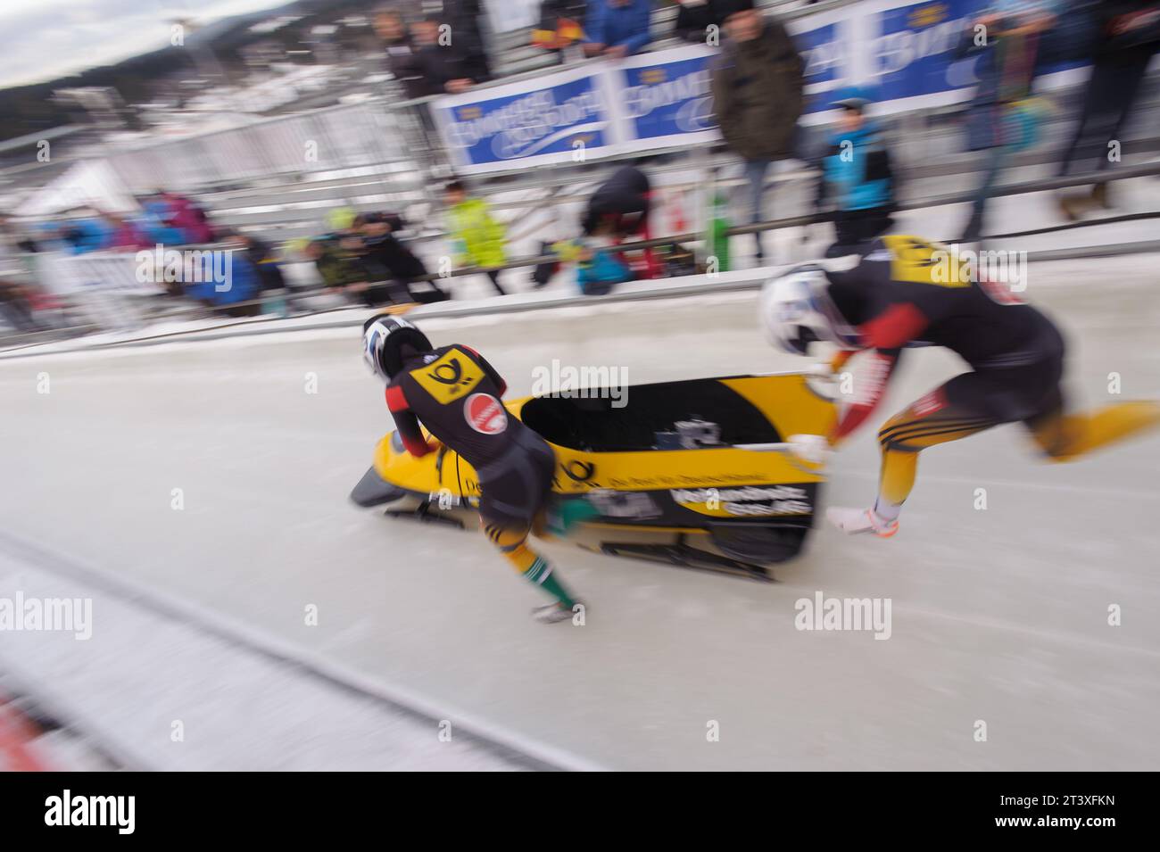 Miriam Wagner und Lisa Marie Buckwitz 2er Bob BMW FIBT World ...