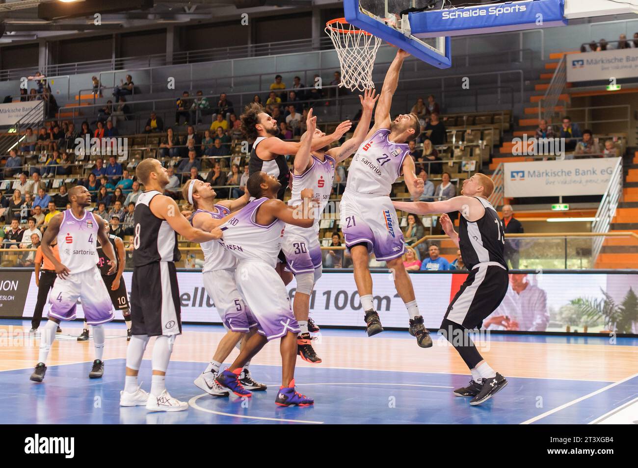 Ricky Minard (24) Harper Kamp (21) Shane Edwards (30) BG Göttingen ...