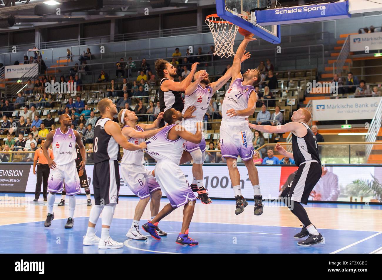 Ricky Minard (24) Harper Kamp (21) Shane Edwards (30) BG Göttingen ...