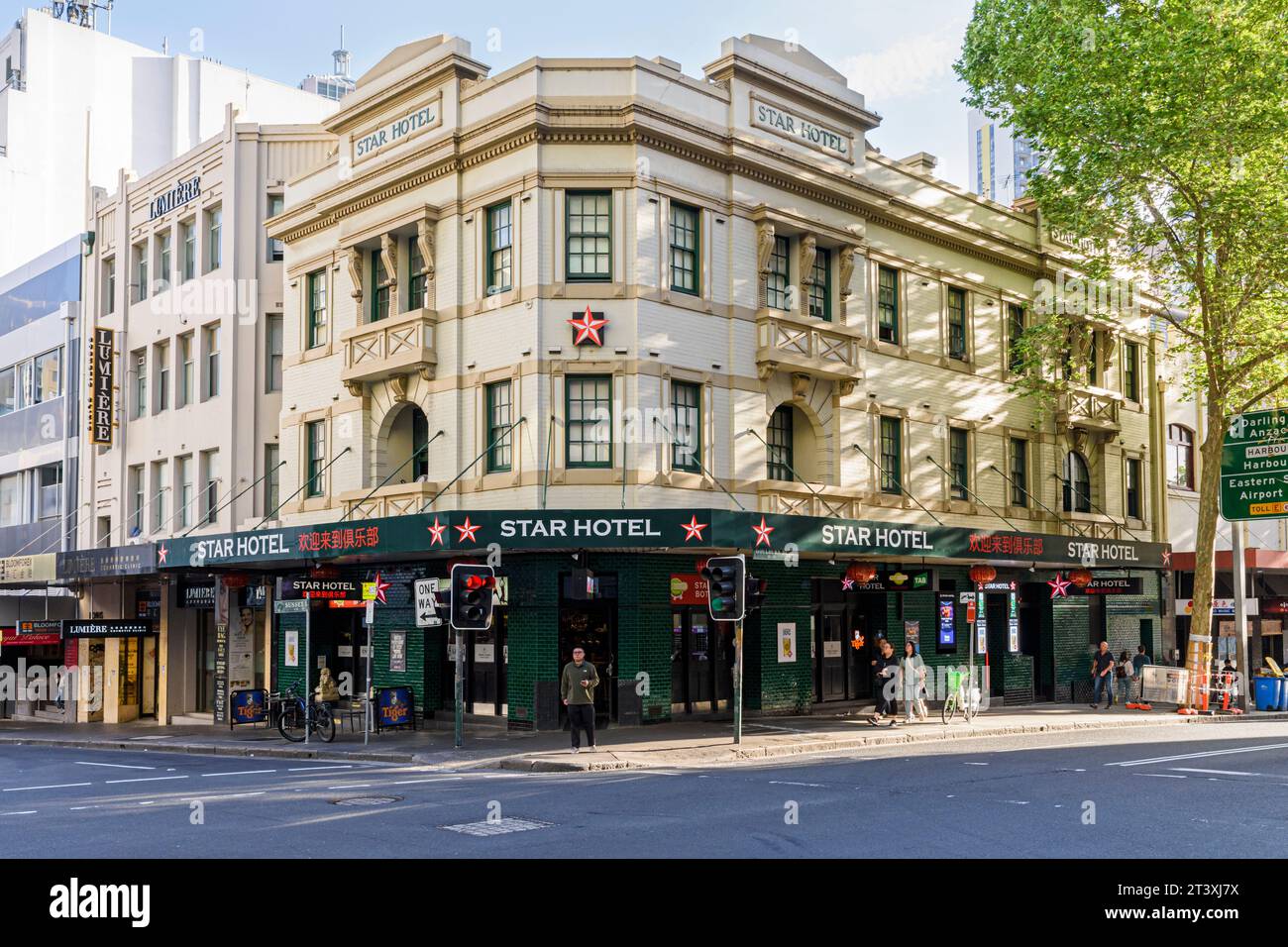 Tavern architecture hi-res stock photography and images - Alamy
