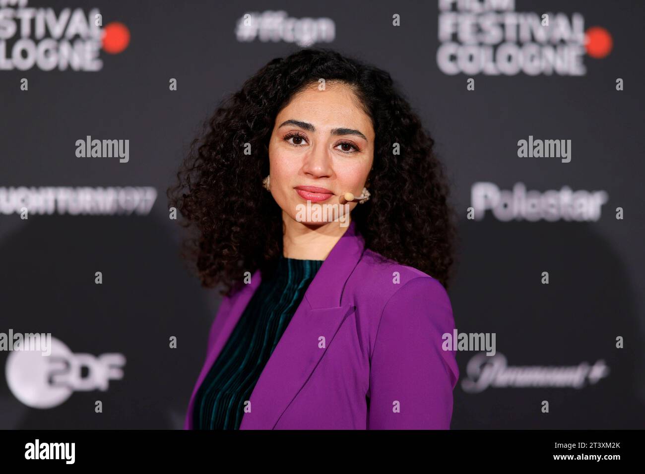 Moderatorin Najima El Moussaoui beim NRW-Medienpreis für ...