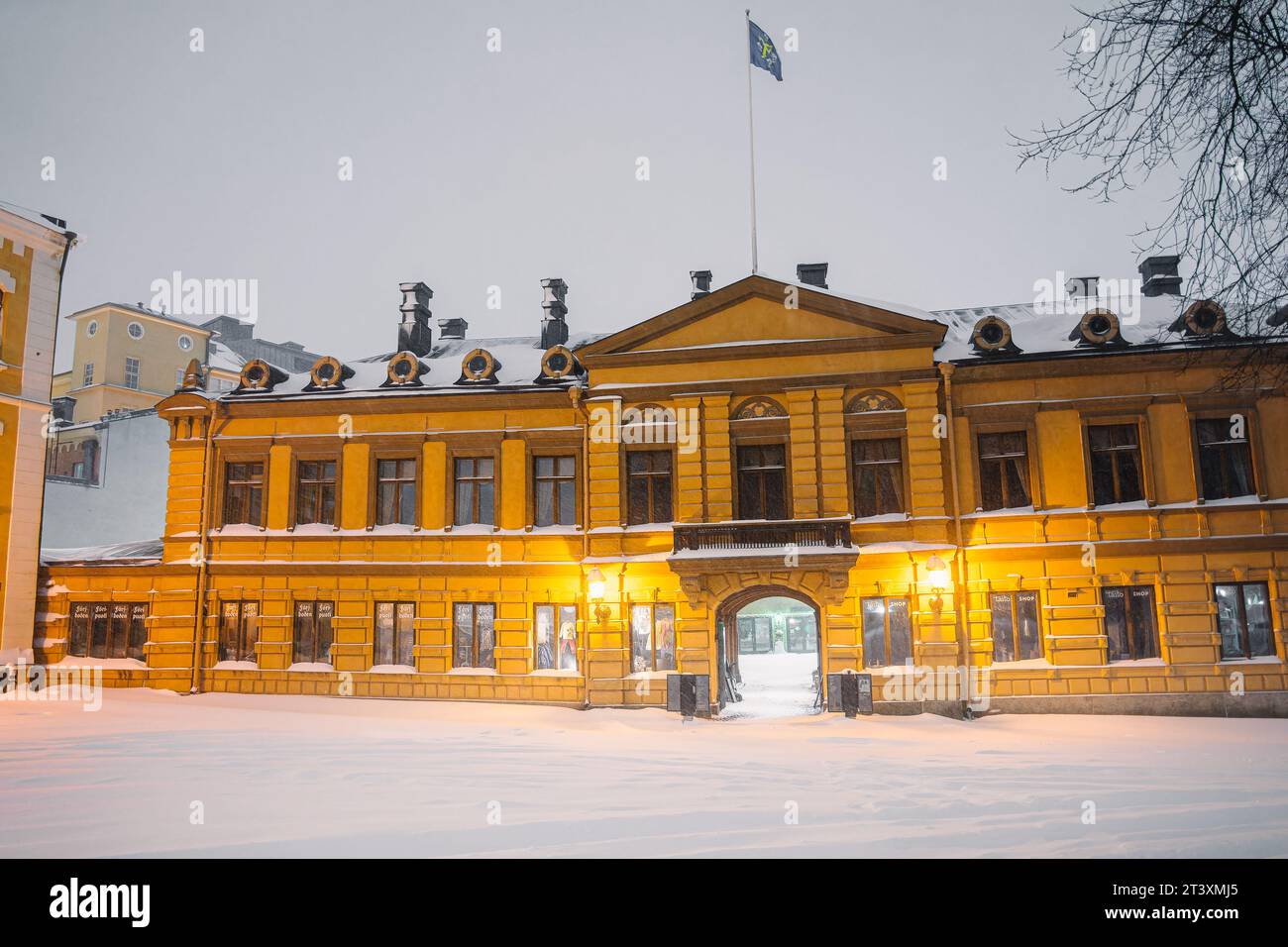 Snowy cityscape hi-res stock photography and images - Alamy