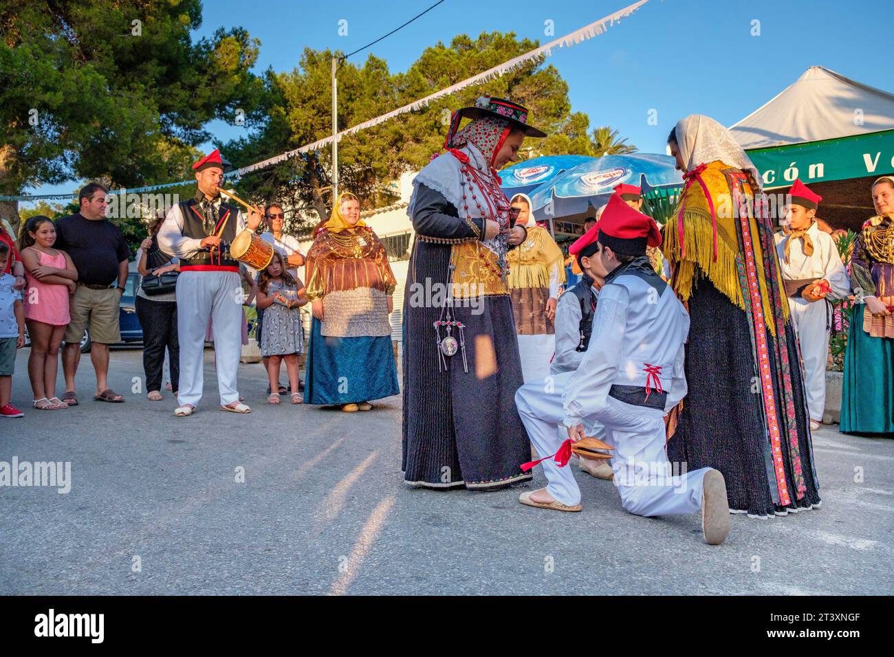 Danza tipica de ibiza hi-res stock photography and images - Alamy
