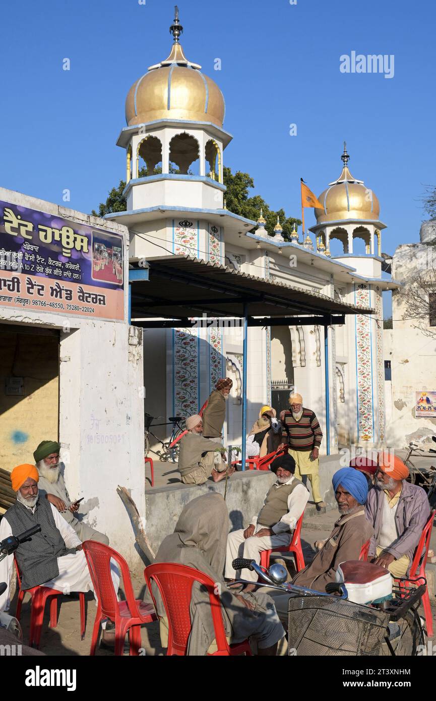 INDIA, Punjab, Sikh temple Gurudwara in village near Lehragaga / INDIEN ...