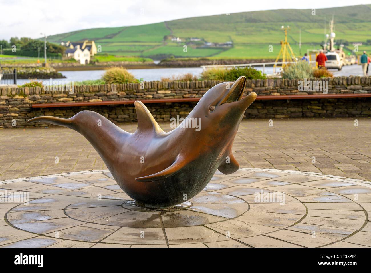 Statue of Fungie the Dolphin Dingle Town on the Dingle Peninsula ...