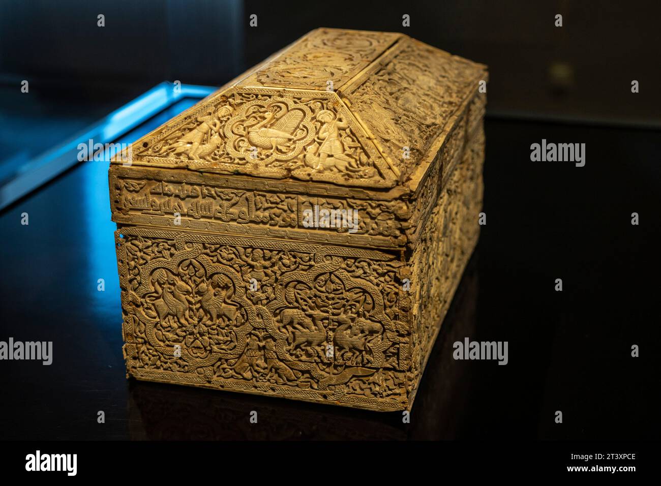 Spanish-Arab chest of the Leire monastery, 1004 after Christ ...