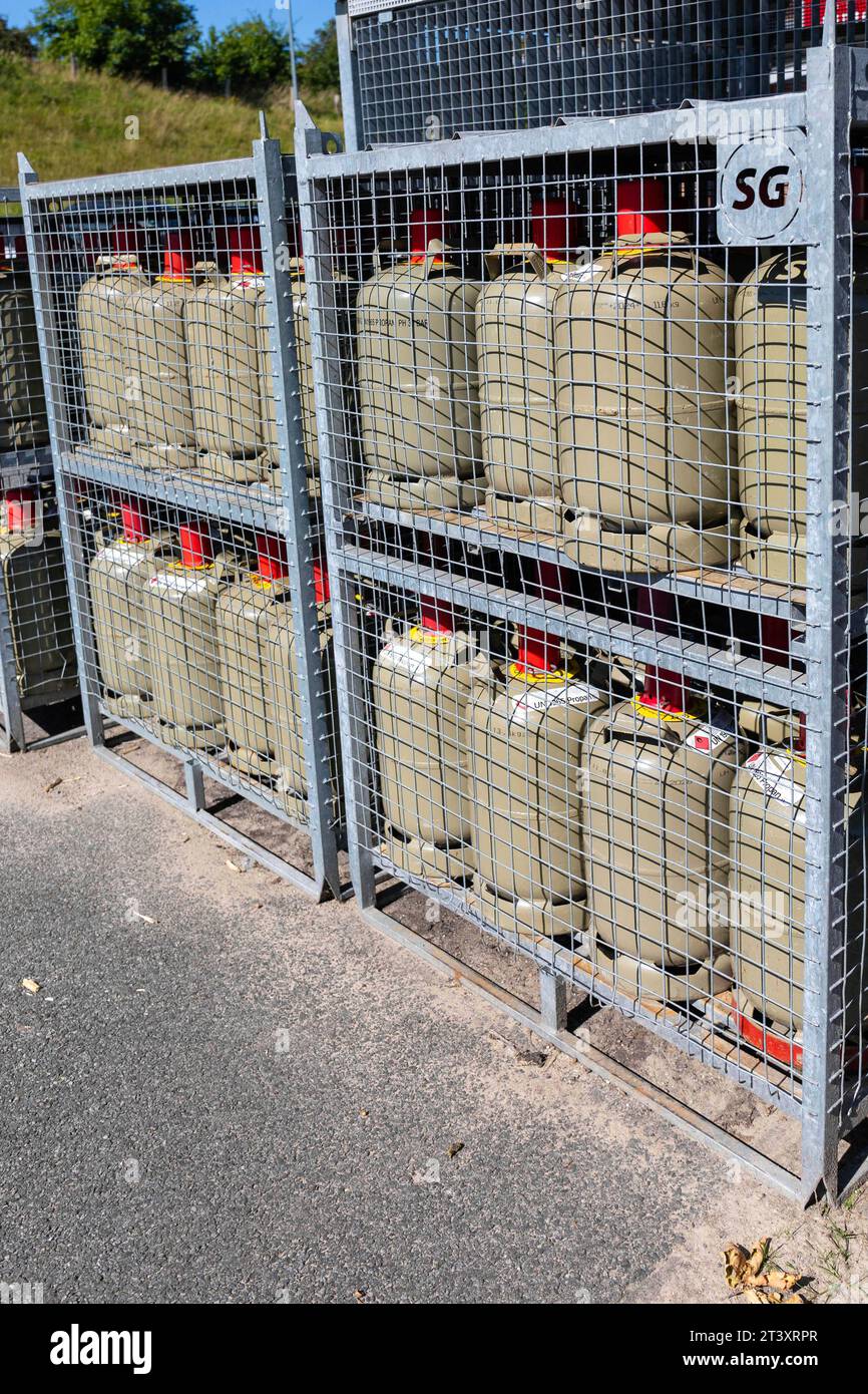 Ein Lager für Propangasbehälter. Propan ist ein farbloses, brennbares ...