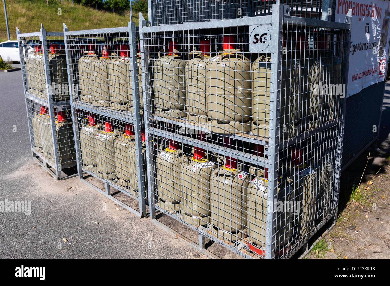 Ein Lager für Propangasbehälter. Propan ist ein farbloses, brennbares ...