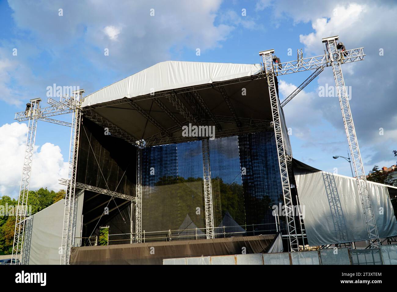 Empty outdoor stage hi-res stock photography and images - Alamy