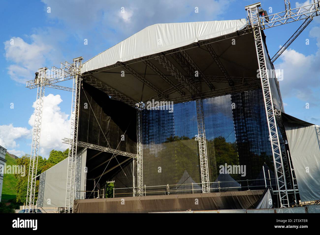 Empty outdoor stage hi-res stock photography and images - Alamy