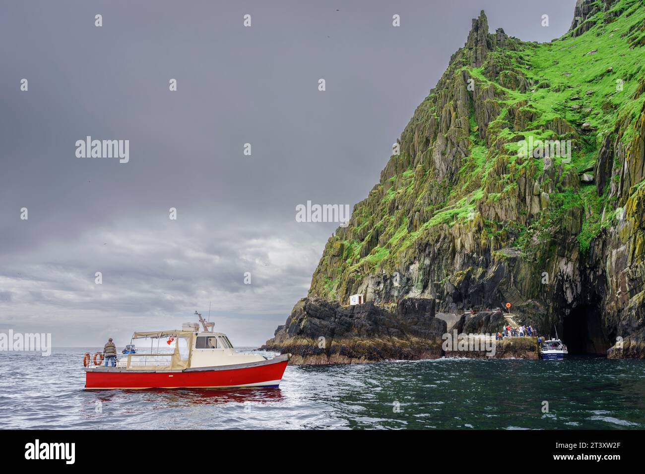 visitor disembarkation port, Skellig Michael island, Mainistir Fhionáin ...
