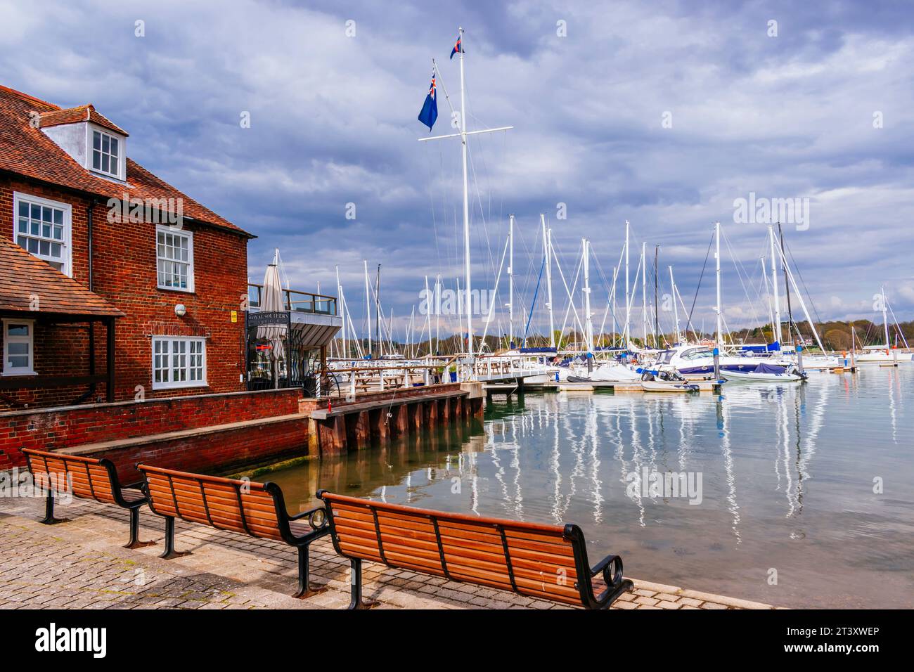 South coast yachting hi-res stock photography and images - Alamy
