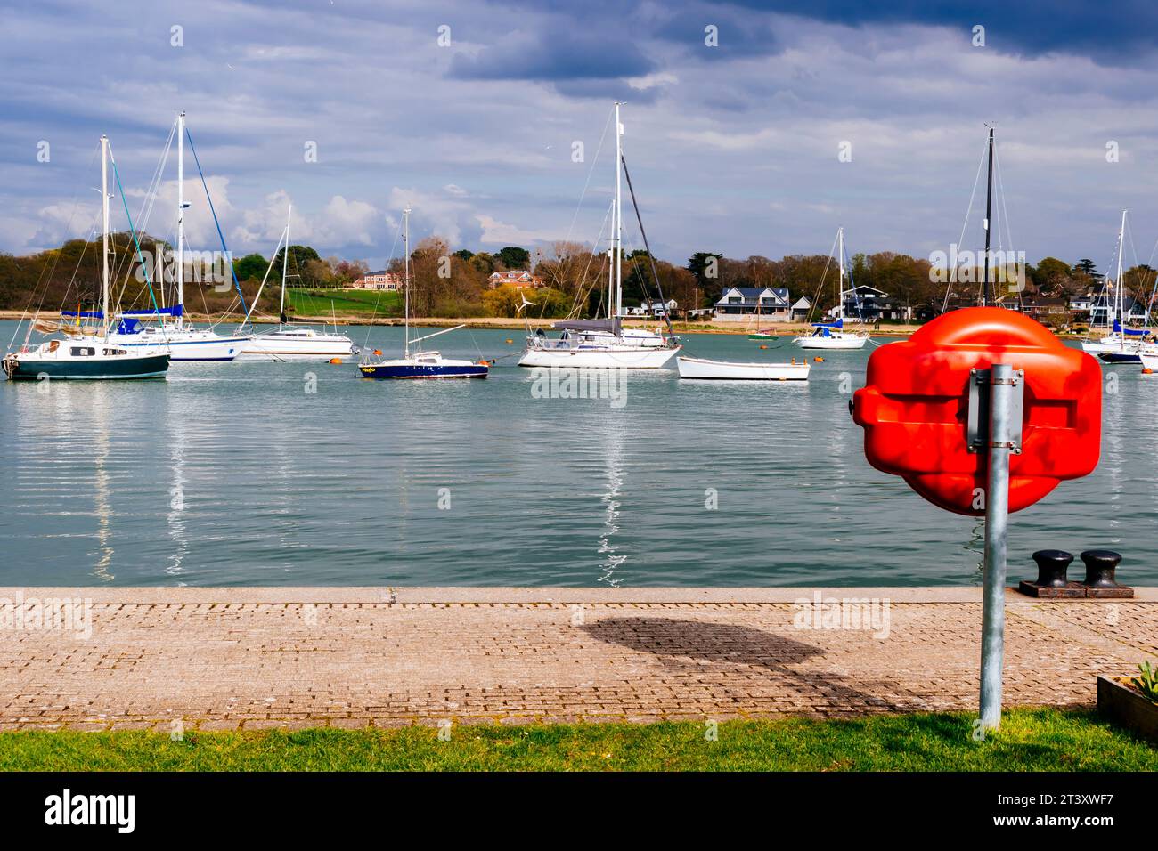Hamble village hi-res stock photography and images - Alamy