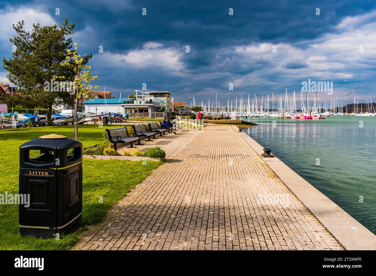 Hamble-le-Rice promenade. Hamble-le-Rice, Eastleigh, Hampshire, England ...