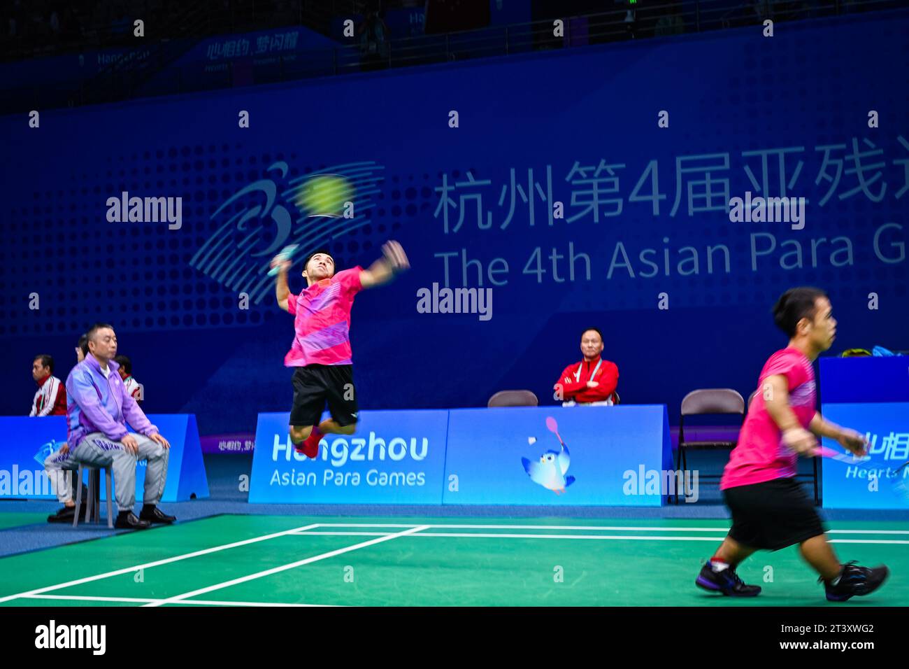 Hangzhou, China's Zhejiang Province. 27th Oct, 2023. Lin Naili (front L ...