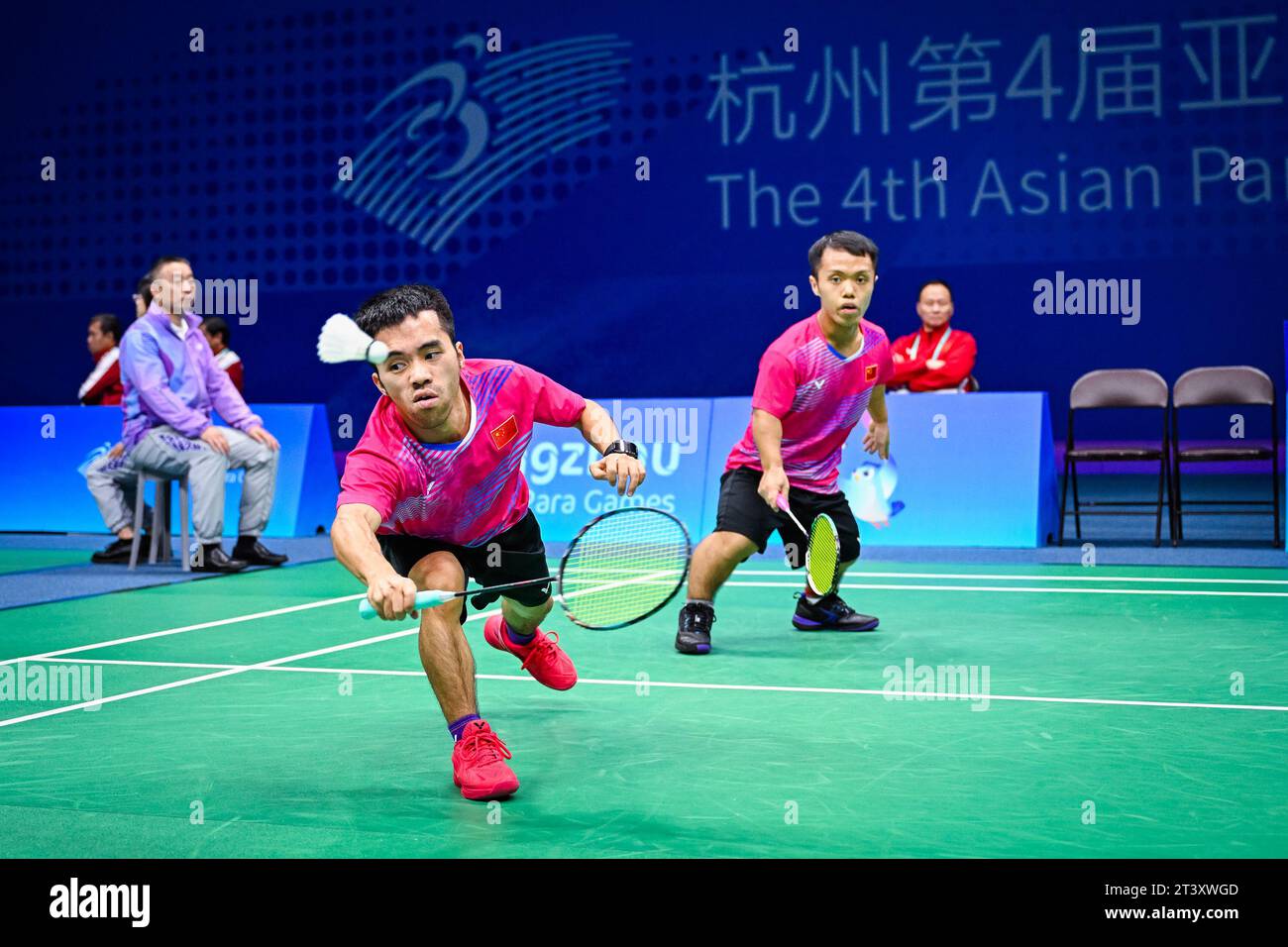 Hangzhou, China's Zhejiang Province. 27th Oct, 2023. Lin Naili (L)/Zeng ...