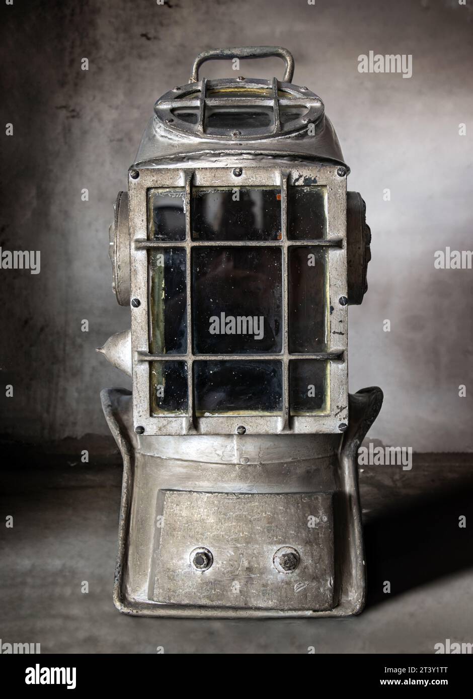 Historic diving helmet Stock Photo - Alamy