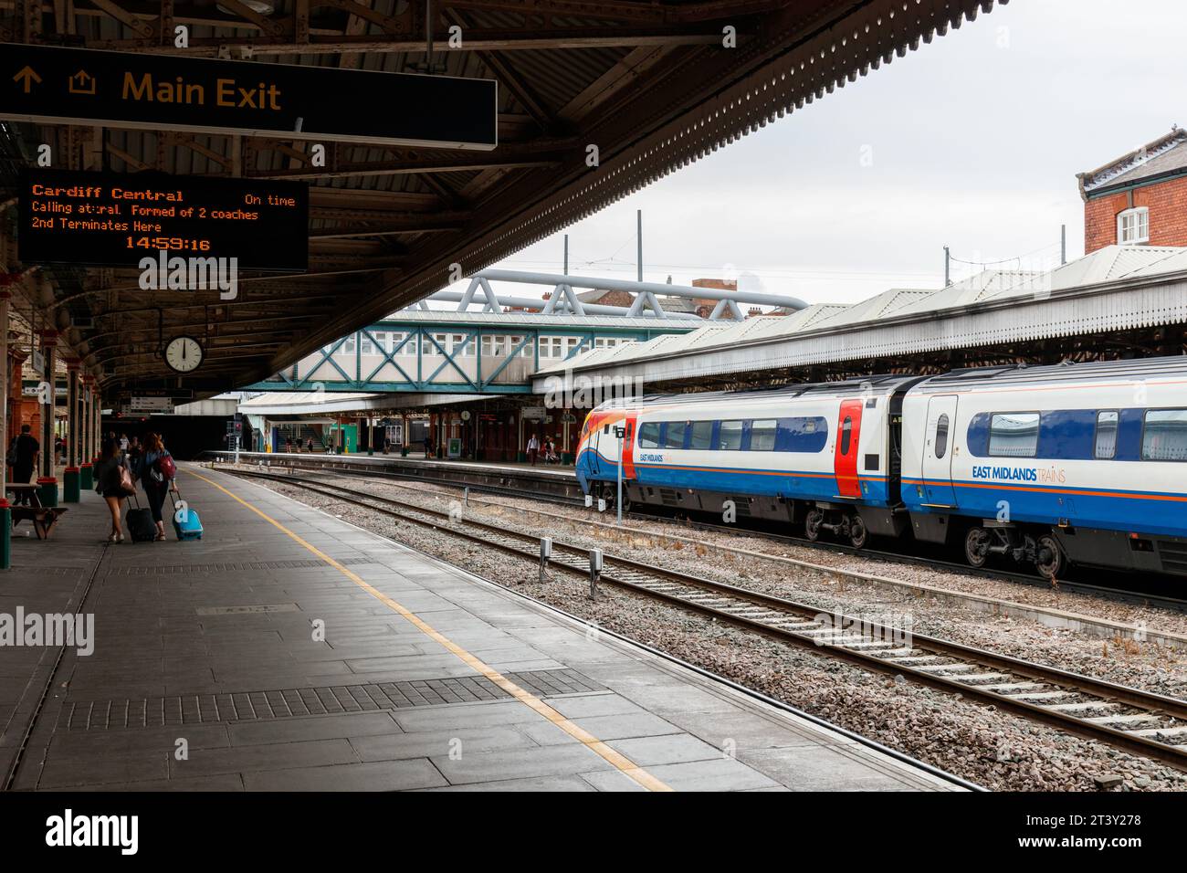 Nottingham railway station Stock Photo - Alamy