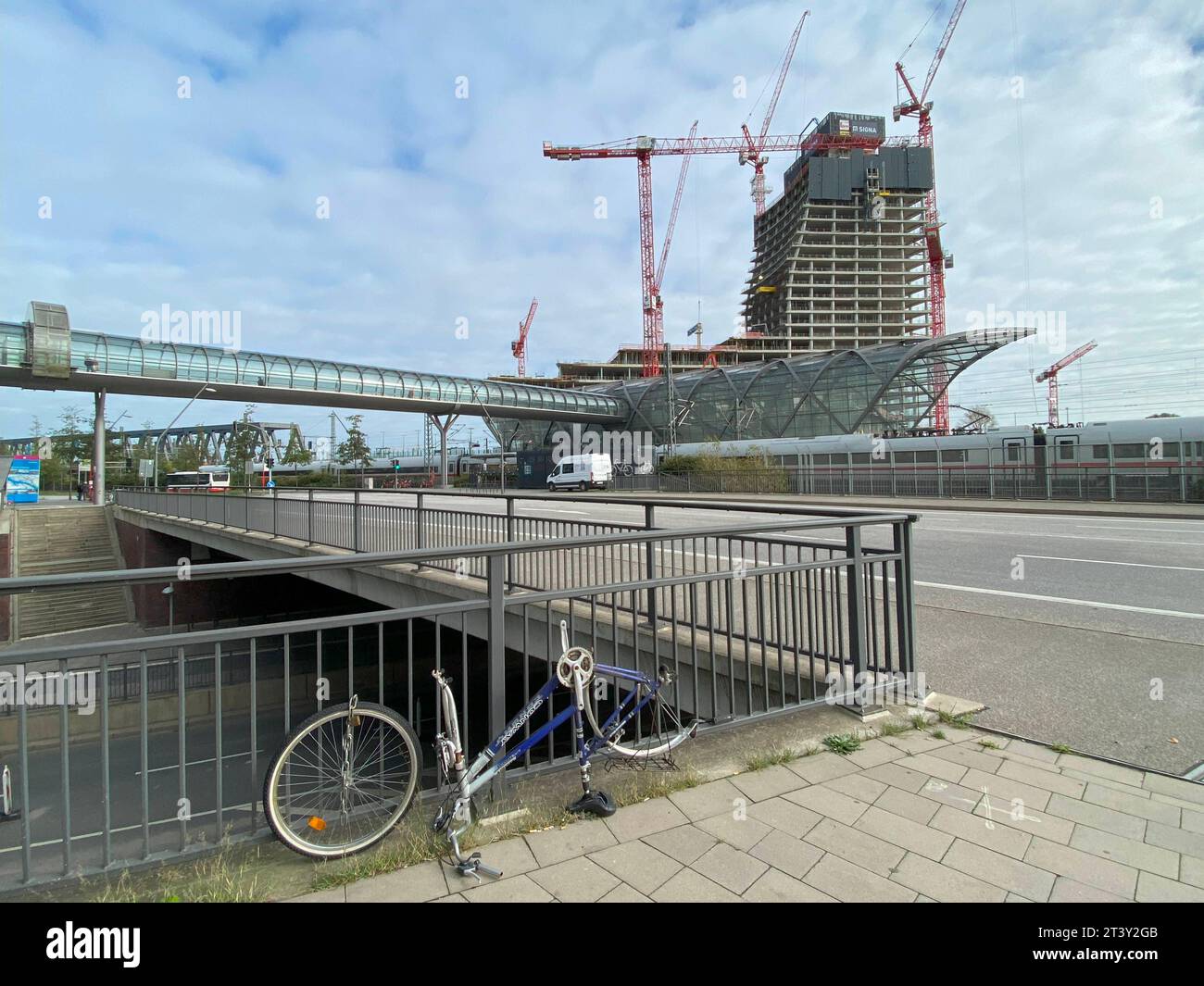 Elbtower, Neubauprojekt, Signa, nahe dem S-Bahnhof Elbbruecken ...