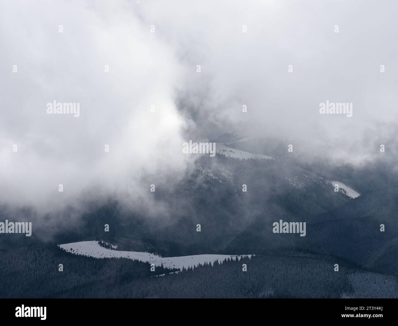 Low cloud landscape background hi-res stock photography and images - Alamy