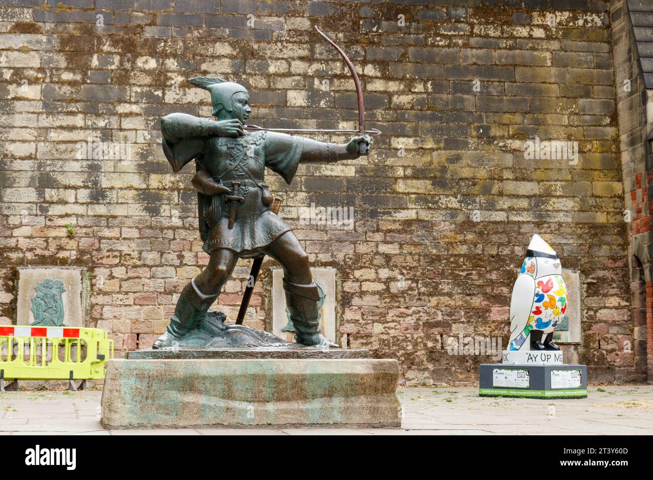 Robin Hood Statue Nottingham Stock Photo - Alamy