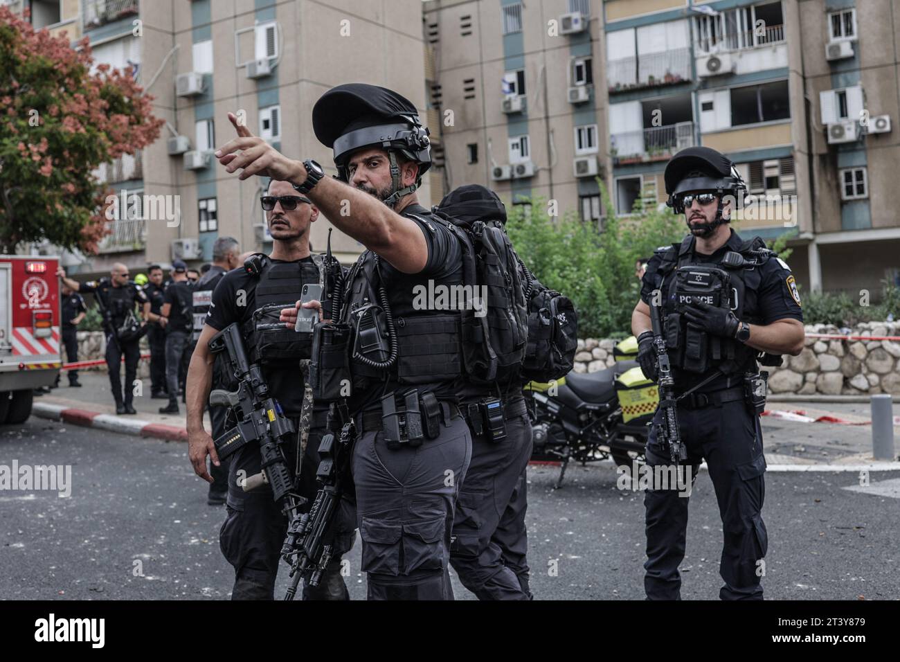 Tel Aviv, Israel. 27th Oct, 2023. Members of Israel's security service ...