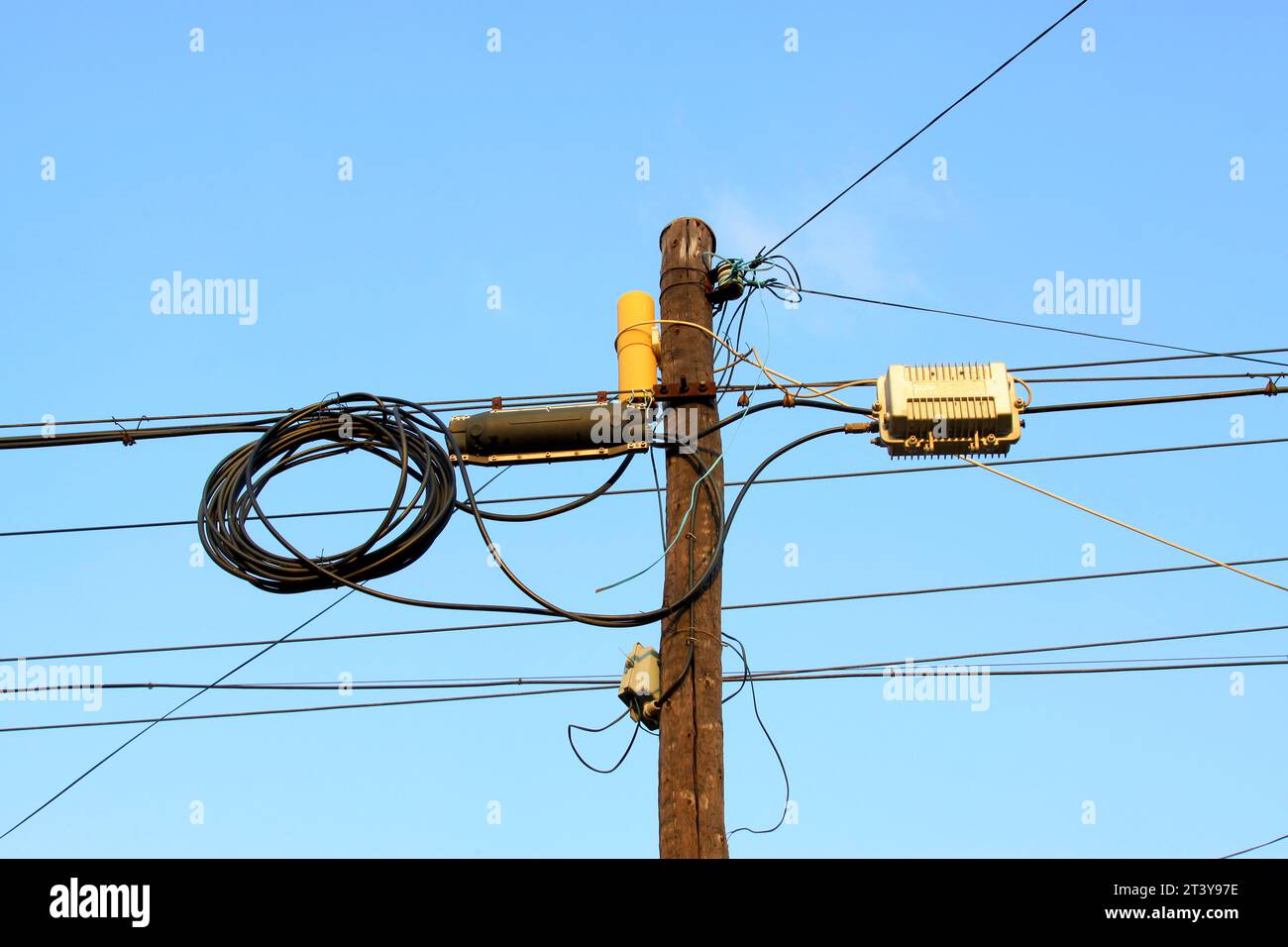 Messy wires hi-res stock photography and images - Alamy