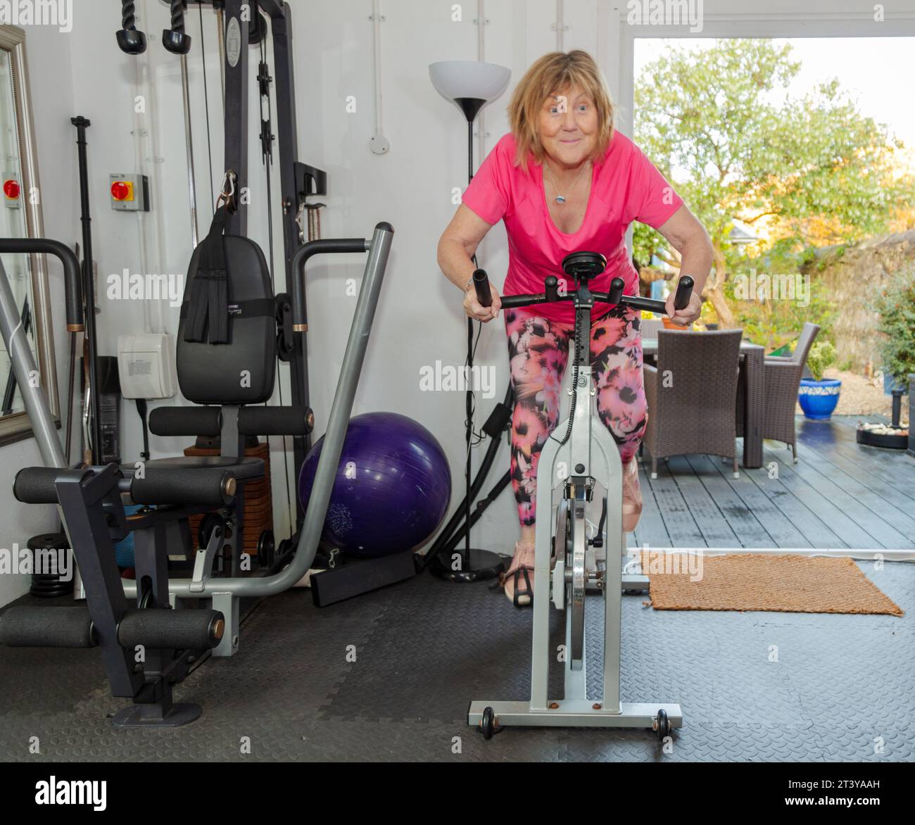 Fit senior woman over 60 works out at the gym Stock Photo - Alamy