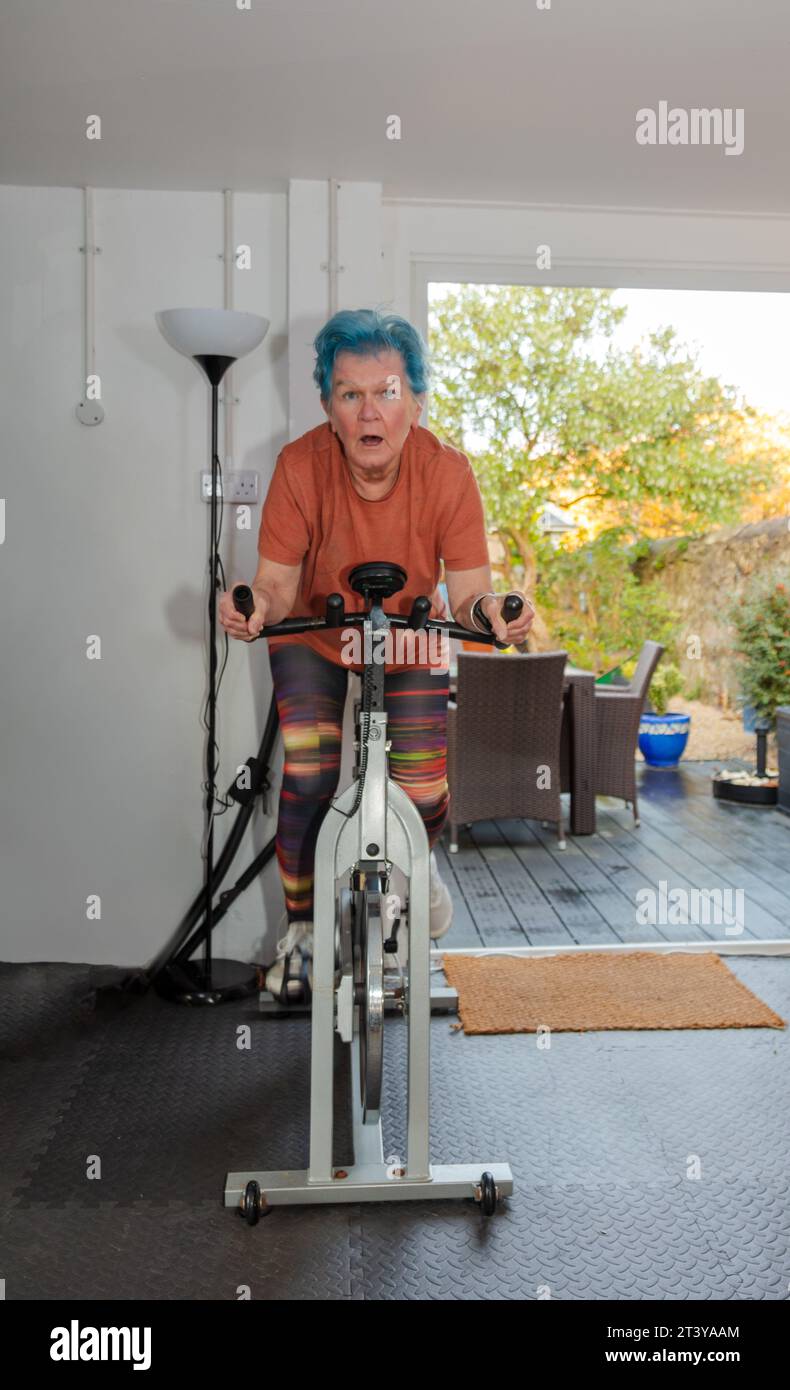 Fit senior woman over 60 works out at the gym Stock Photo - Alamy