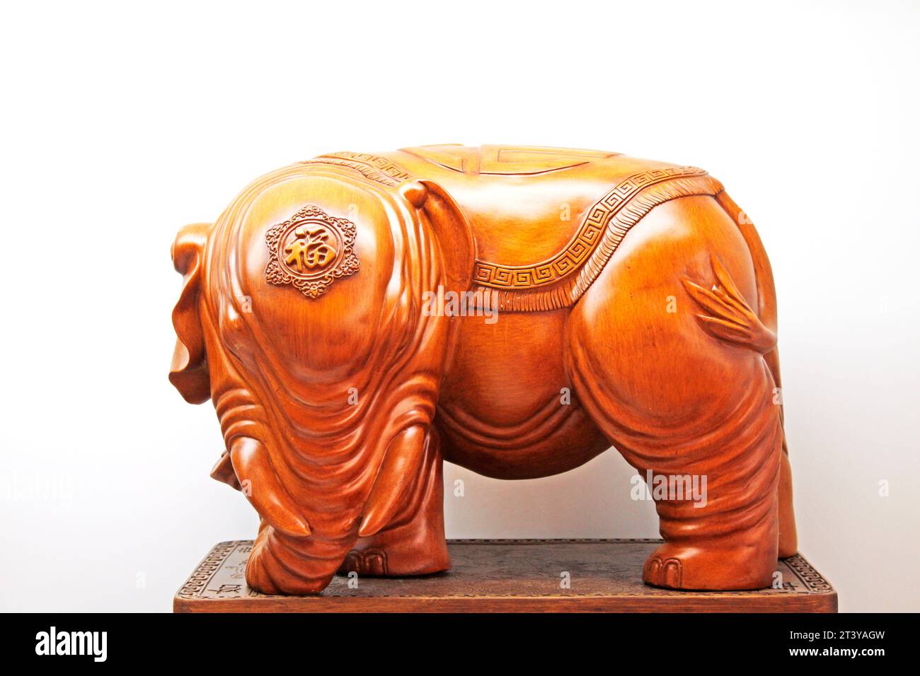 Chinese traditional style of wood carving in a shop Stock Photo - Alamy