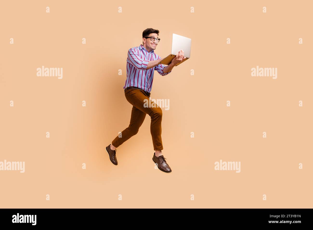 Full length photo of funky glad man wear stylish clothes writing sms ...