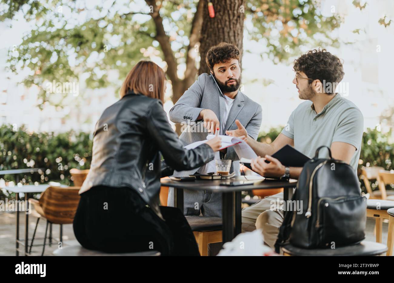 Business Team Collaboration in Urban City for Successful Business ...