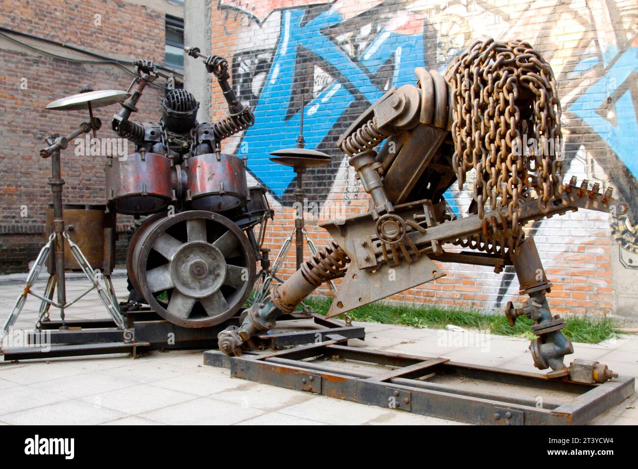 Mechanical statues hi-res stock photography and images - Alamy