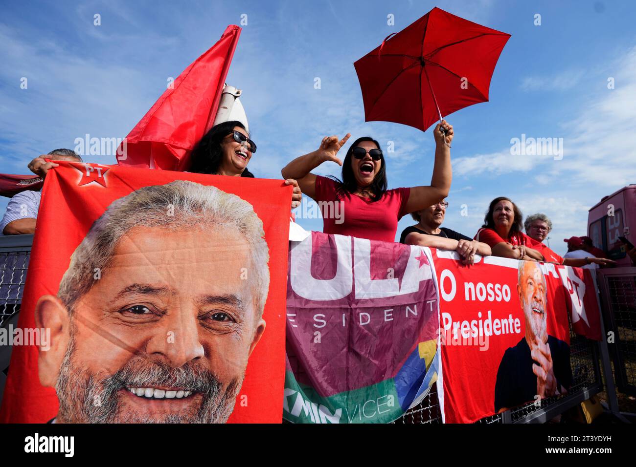 Supporters of Brazil's President Luiz Inacio Lula da Silva celebrate ...