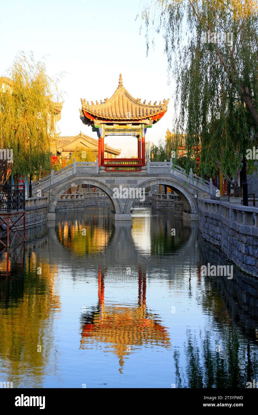Traditional pavilion stone bridge hi-res stock photography and images ...