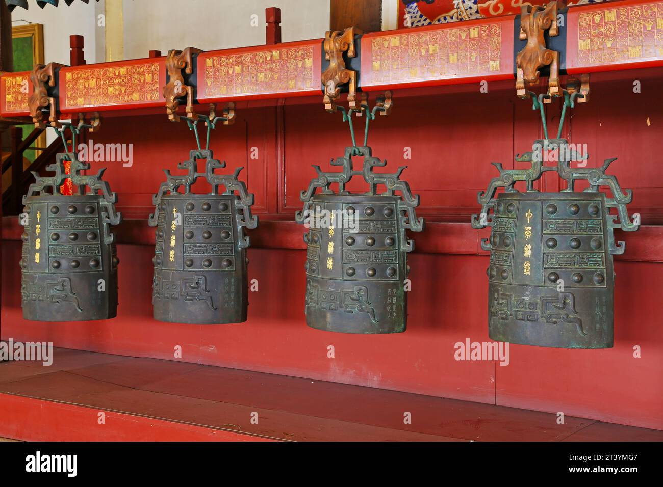Chimes instruments hi-res stock photography and images - Alamy