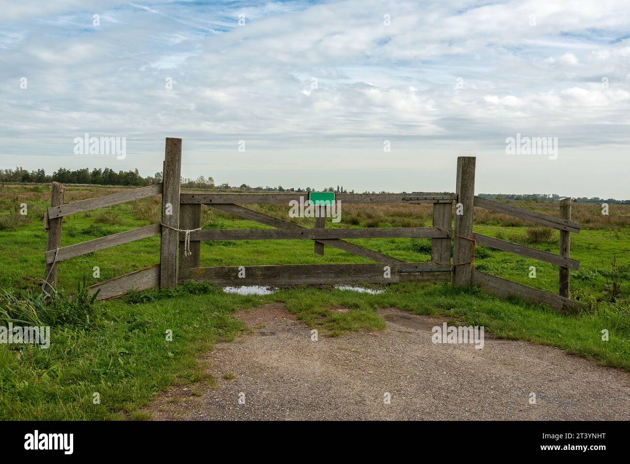 Gate without a fence hi-res stock photography and images - Alamy