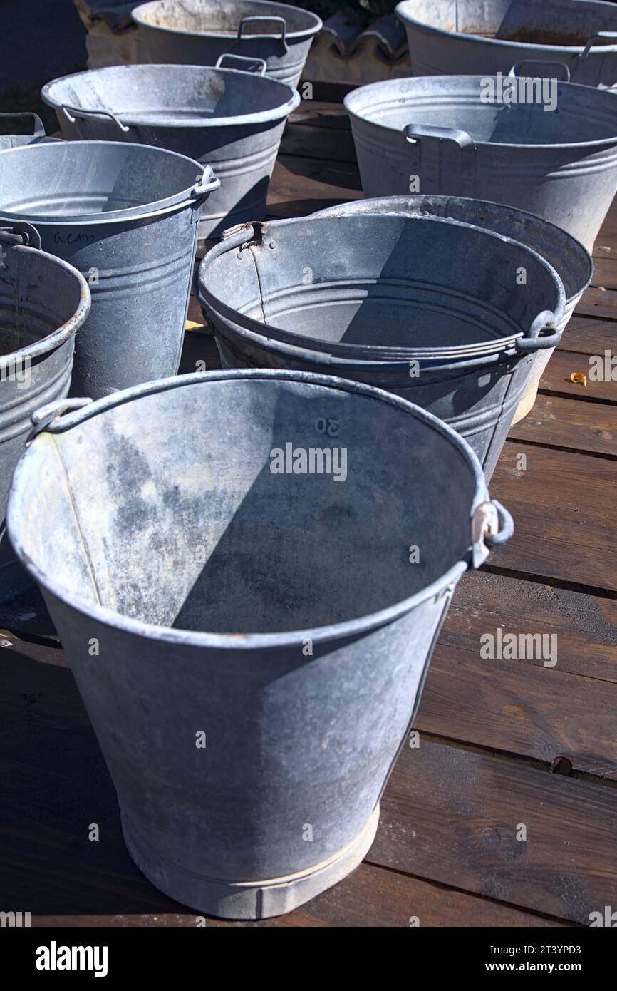 Cultivation in buckets hi-res stock photography and images - Alamy