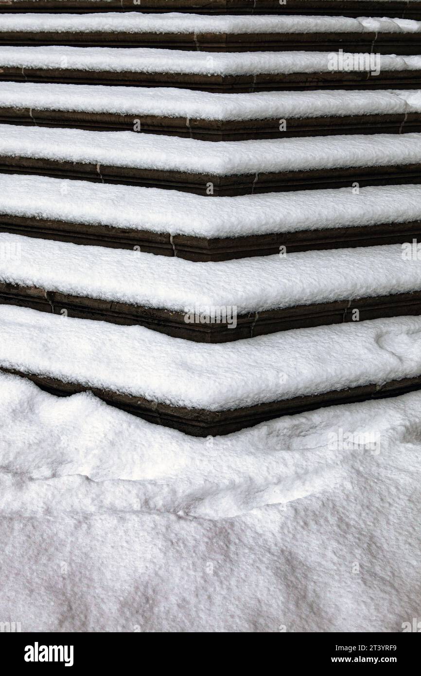 Stone steps in snow hi-res stock photography and images - Alamy