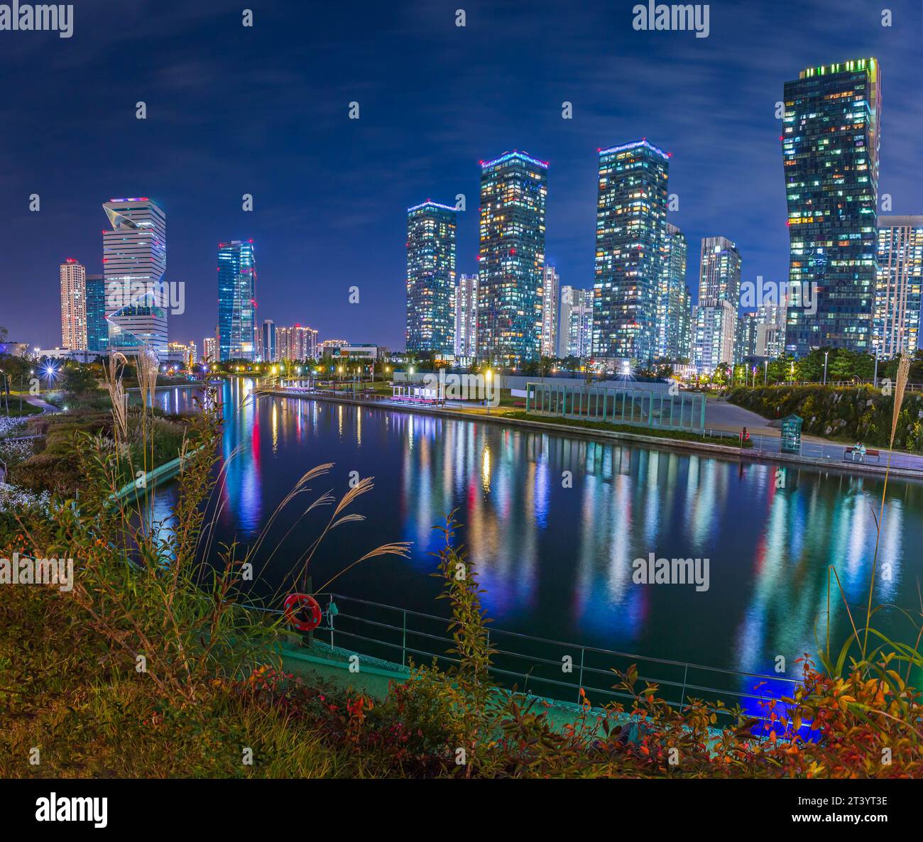 Night view in autumn and beautifully lit at Songdo Central Park in ...